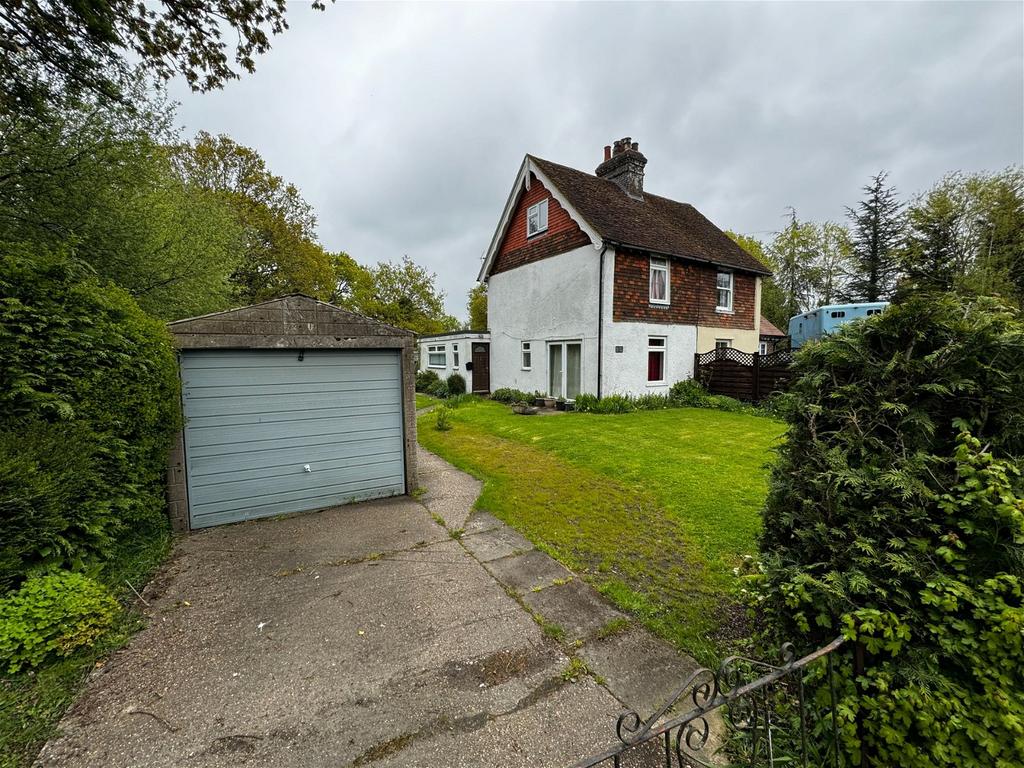Staplehurst, Kent 3 bed semi-detached house - £350,000