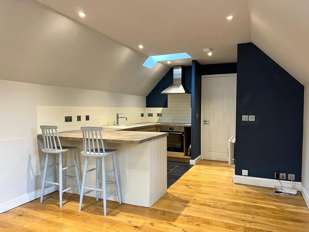 High Street, Corsham, SN13 1 bed apartment - £850 pcm (£196 pw)