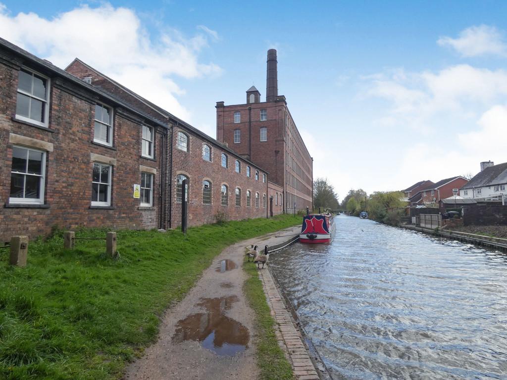 Tolson Court, Tamworth B78 1 bed penthouse - £157,500