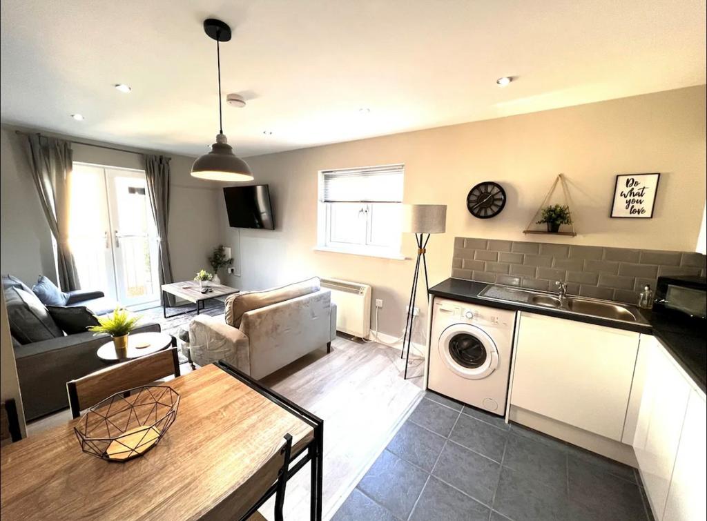 Spire View, Southampton SO15 1 bed apartment - £895 pcm (£207 pw)