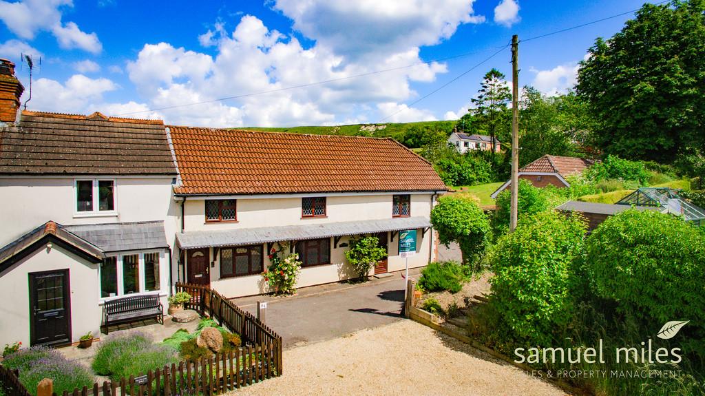 Swindon SN4 5 bed cottage - £595,000