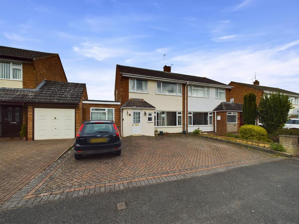 Riverview Close, Worcester... 4 bed semi-detached house - £270,000