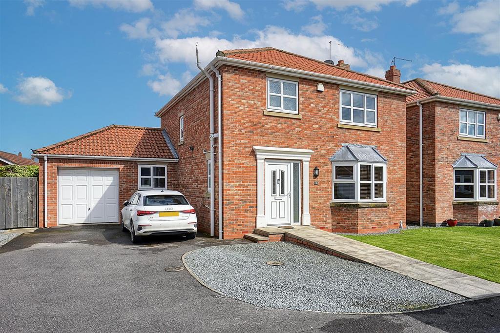 Auction Close, Burstwick, Hull 3 bed detached house - £290,000
