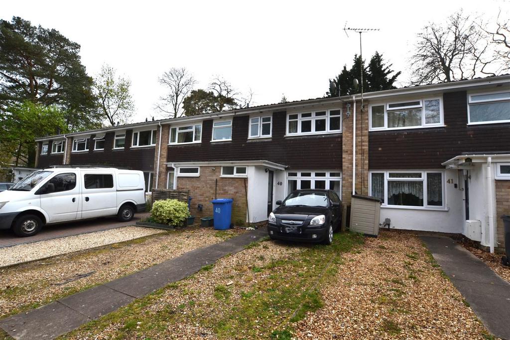 Woodlands, Fleet GU51 3 bed terraced house - £1,595 pcm (£368 pw)