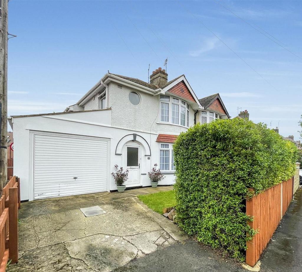 Dores Road, Upper Stratton 3 bed semi-detached house - £330,000