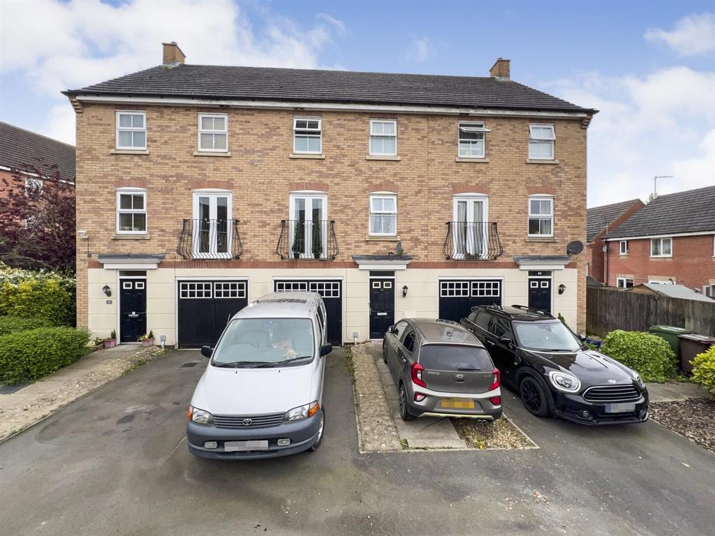 Fieldfare Close, Corby NN18 4 bed townhouse for sale - £260,000
