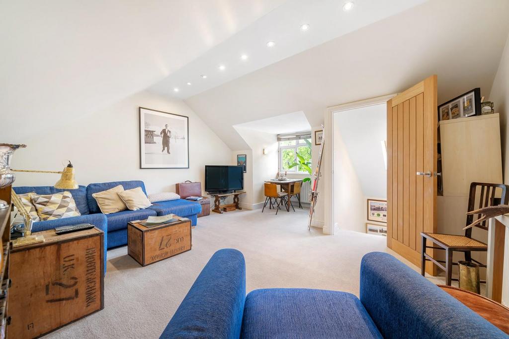 Russell Grove, SW9 1 bed flat - £450,000