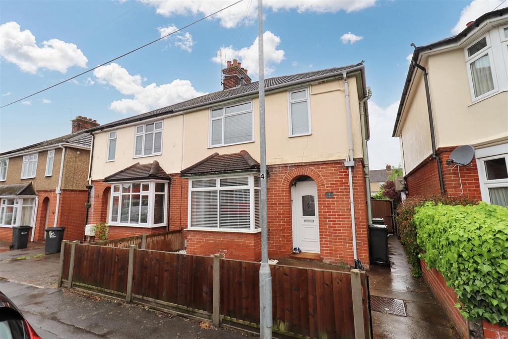 Hunnable Road, Braintree 3 bed semi-detached house - £1,600 pcm (£369 pw)