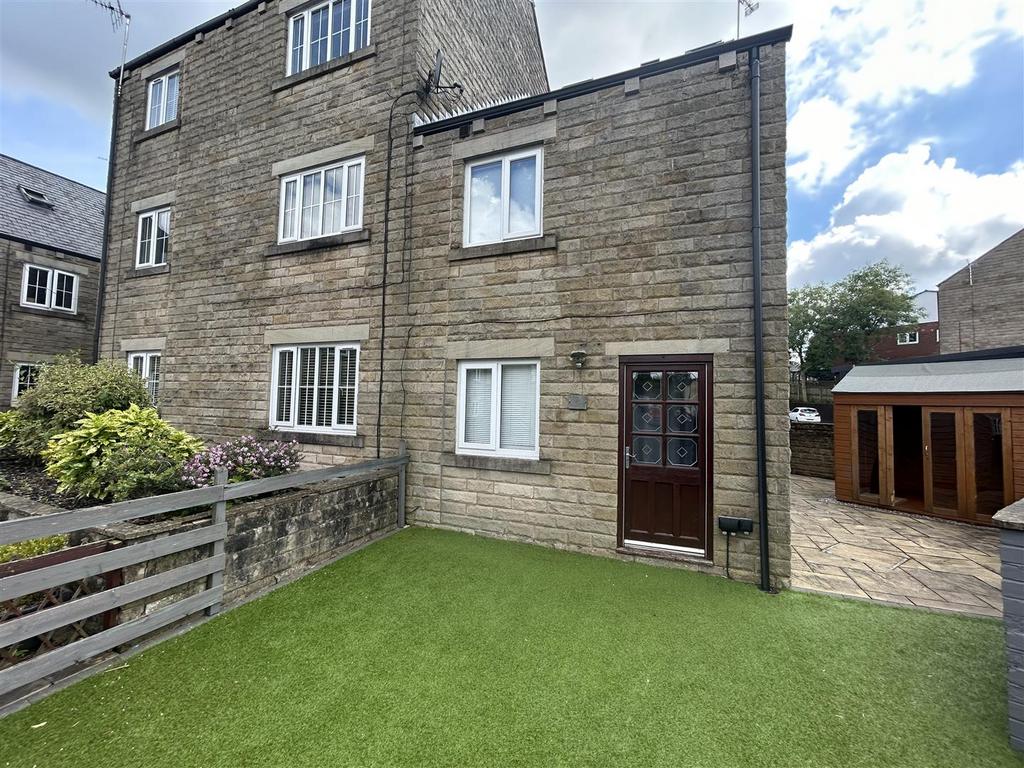 Lauren Close, Springhead, Oldham 3 bed mews - £219,950