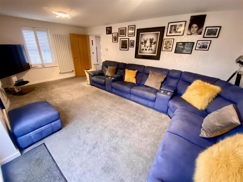 Lower Mill, Swindon SN5 4 bed detached house - £415,000