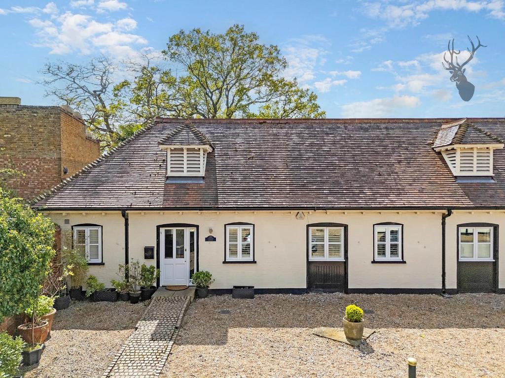 Abridge Road, Theydon Bois 2 bed barn conversion for sale - £650,000