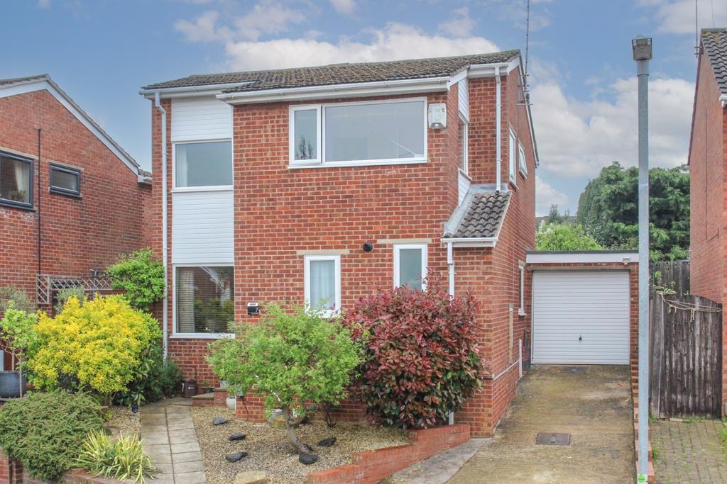 Millbank, Leighton Buzzard, LU7 1AS 4 bed detached house - £435,000