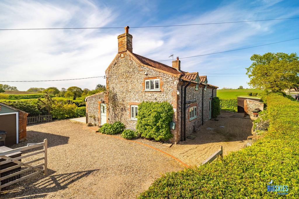 Thorpe Road, Southrepps, Norwich, NR11 5 bed character property - £695,000