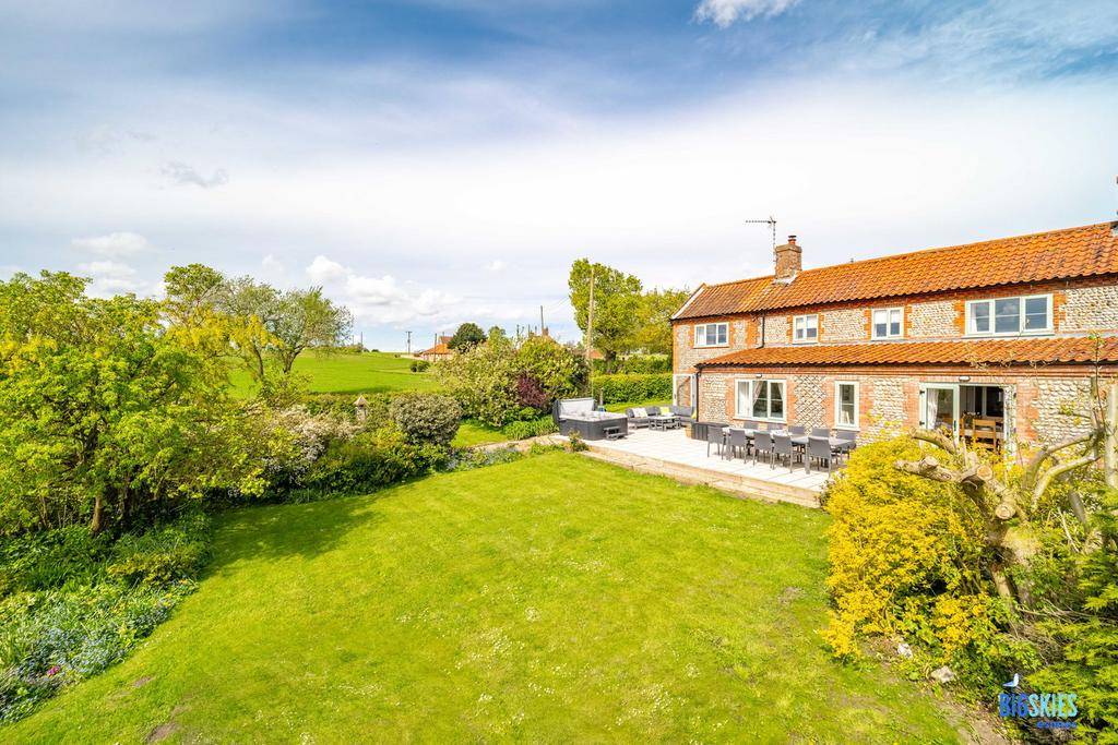 Thorpe Road, Southrepps, Norwich, NR11 5 bed character property - £695,000