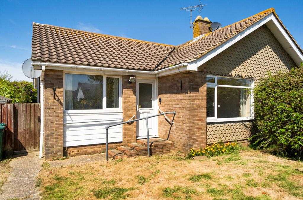 Marine Drive, Selsey, PO20 2 bed semi-detached bungalow for sale - £275,000