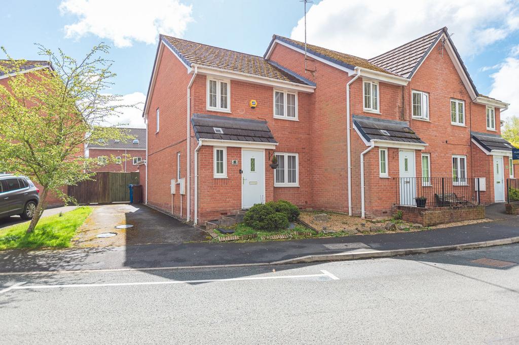 Ledgard Avenue, Leigh WN7 3 bed semi-detached house - £230,000