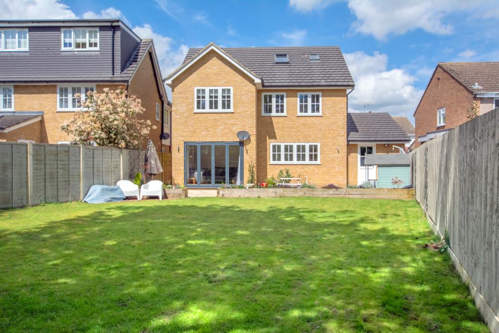 Goshawk Drive, Tile Kiln 6 bed detached house - £700,000