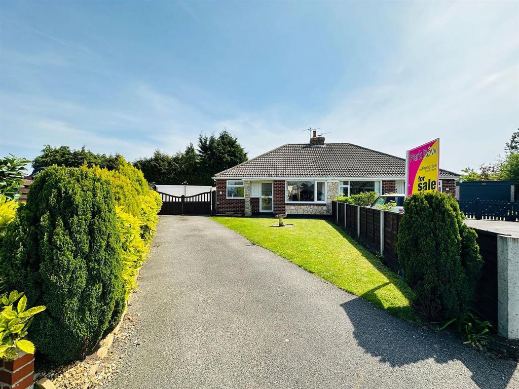 Orchard Way, Selby 2 bed semi-detached bungalow - £200,000