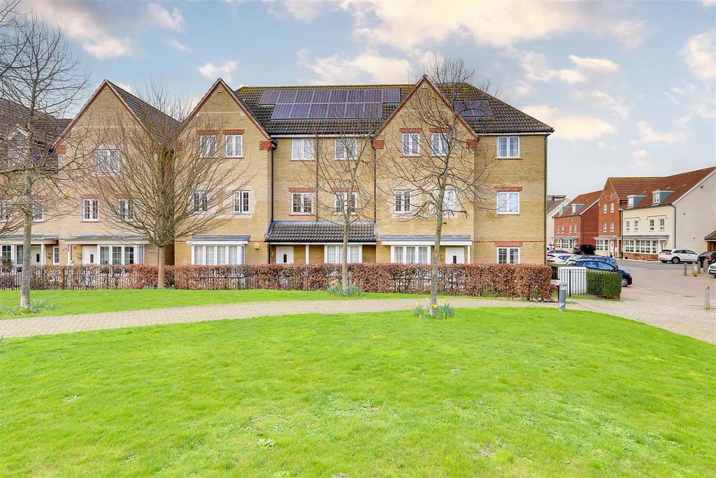 Overton Road, Worthing BN13 2 bed flat - £250,000