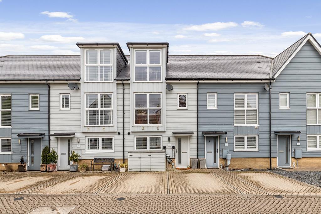 Trinity Drive, Folkestone, CT19 3 bed terraced house - £365,000