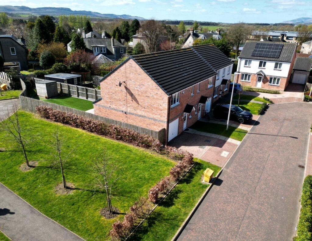 Simpson Wynd Kinross Ky13 3 Bed Semi Detached House £237 000