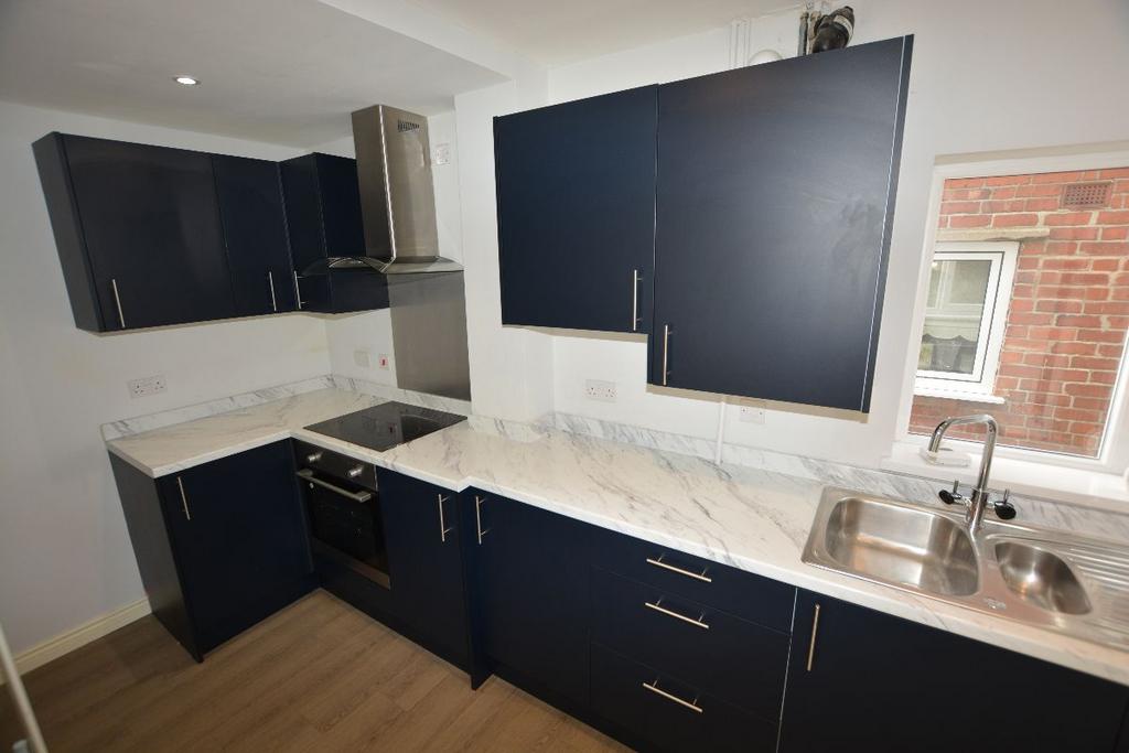 Sandy Lane, Worksop 3 bed semi-detached house - £850 pcm (£196 pw)