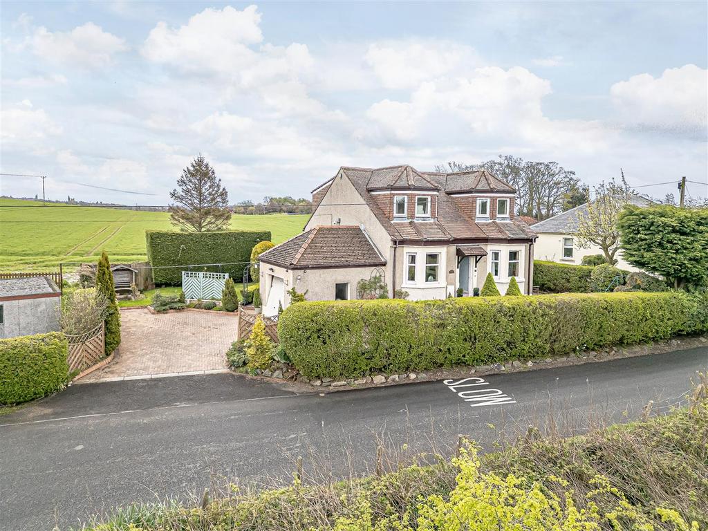36 Lundin Road, Crossford, KY12 8PN 4 bed detached house - £415,000
