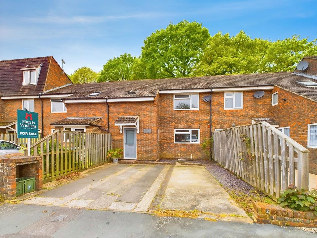 Cook Road, Horsham RH12 3 bed terraced house - £385,000