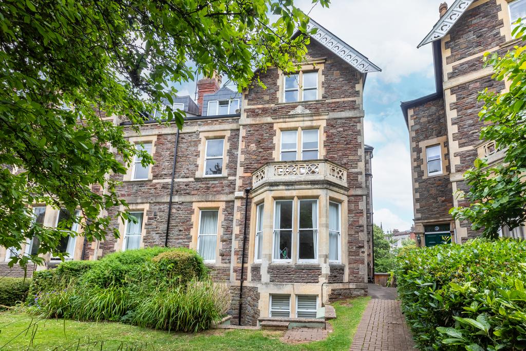Bristol BS8 1 bed flat - £260,000