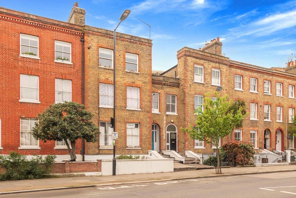 Southgate Road, Islington, London, N1 2 bed flat - £750,000