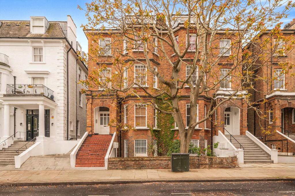 Adamson Road, London, NW3 3 bed flat for sale - £925,000