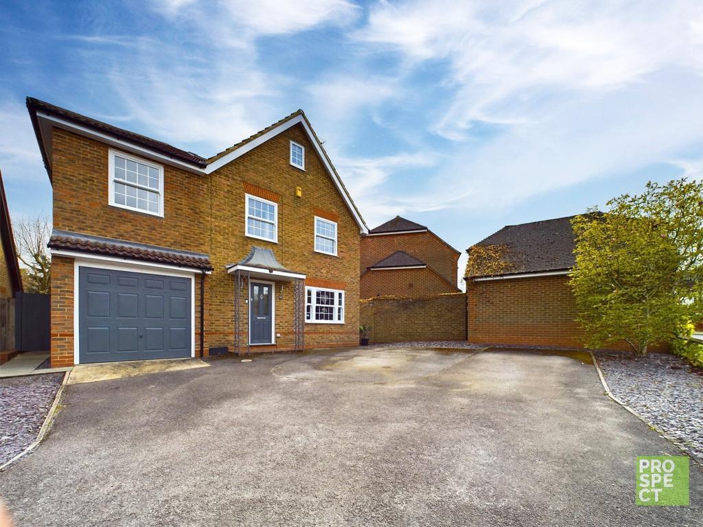 Carnation Drive, Winkfield Row... 6 bed detached house - £850,000