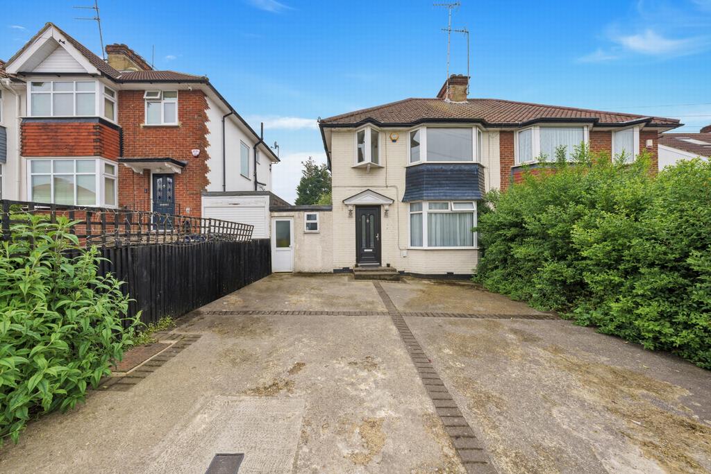 Ellesmere Avenue, London, NW7 3 bed semi-detached house - £625,000