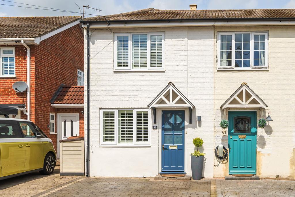 Fern Road, Farncombe, Godalming, GU7 3 bed semi-detached house - £525,000