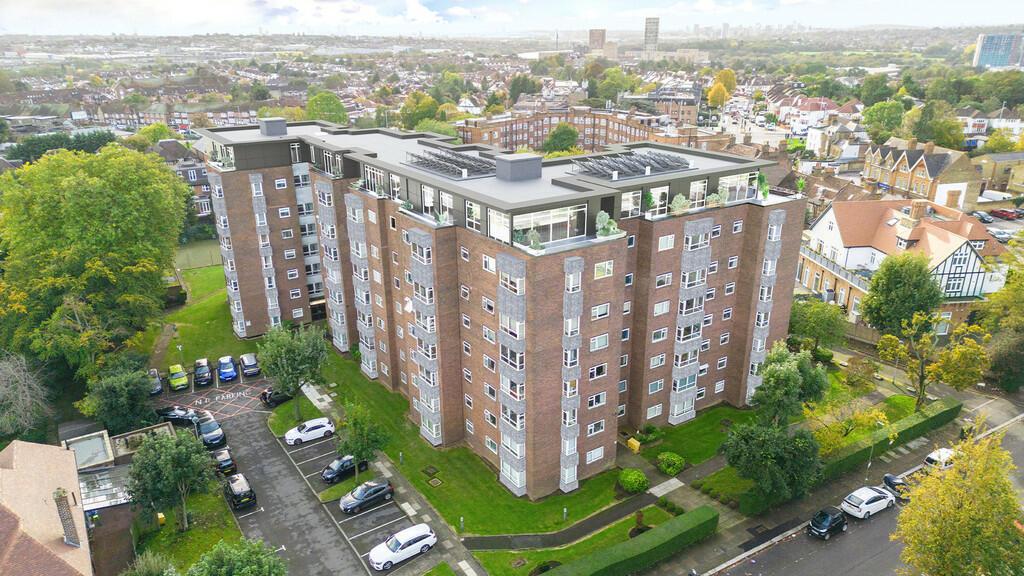 Raffles House, Brampton Grove... 3 bed flat for sale - £450,000