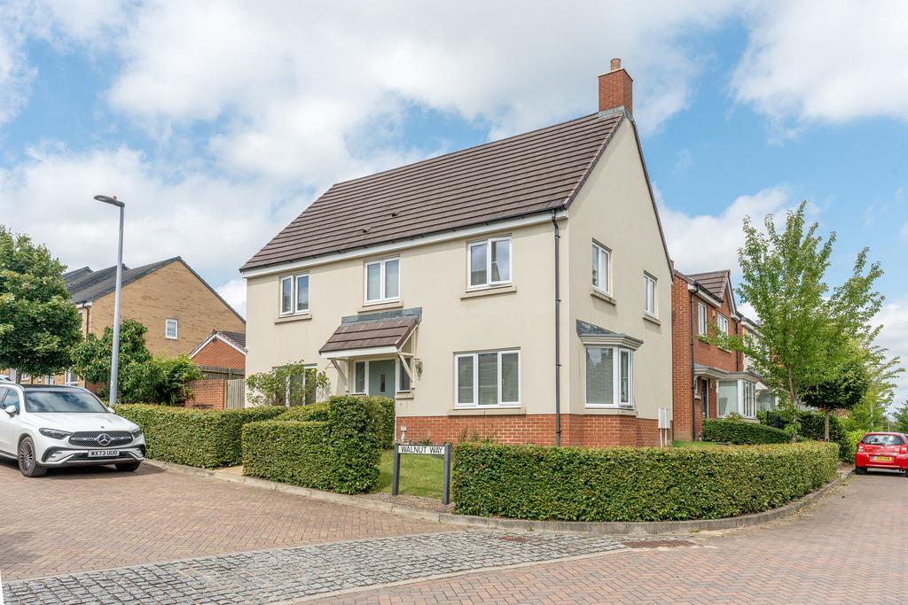 Bristol BS16 4 bed detached house - £500,000