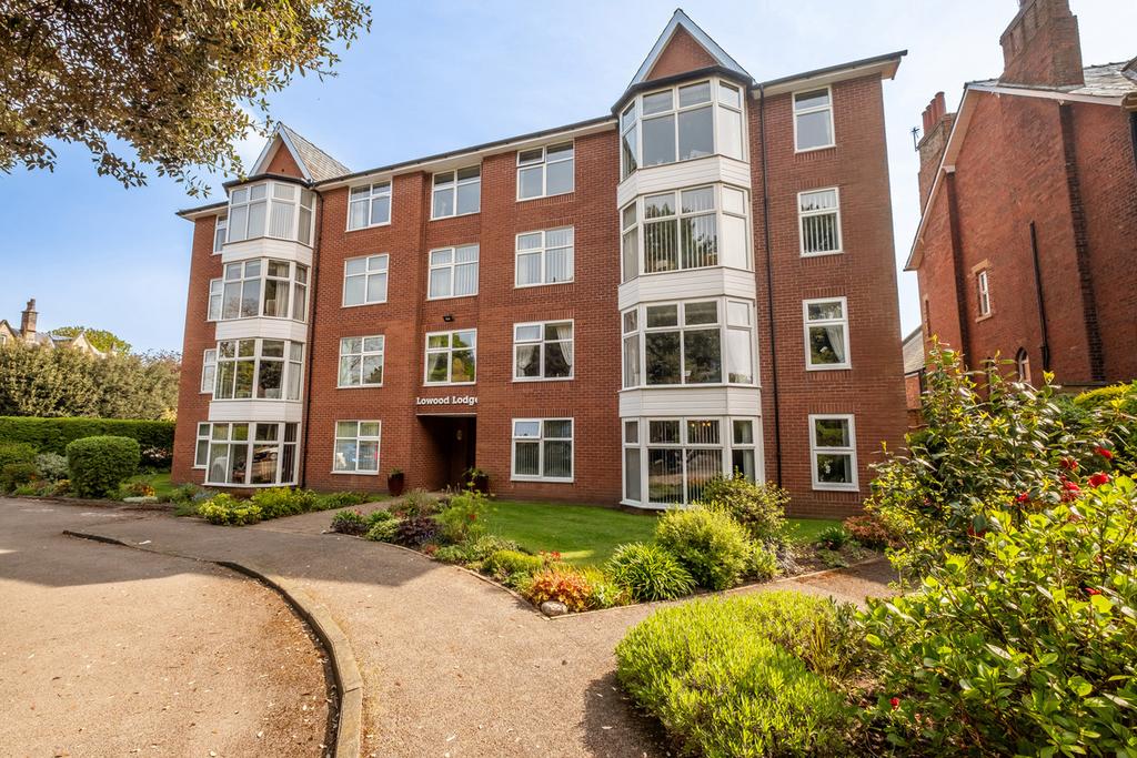 Lowther Terrace, Lytham, FY8 2 bed apartment - £289,000