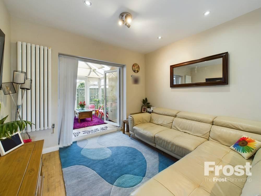 Bedfont Road, Feltham, TW13 3 bed semi-detached house for sale - £510,000
