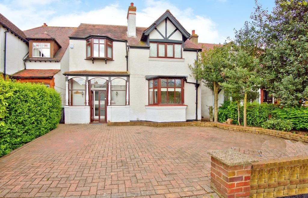 Boston Avenue, Southend-on-sea, SS2 3 bed detached house for sale - £ ...