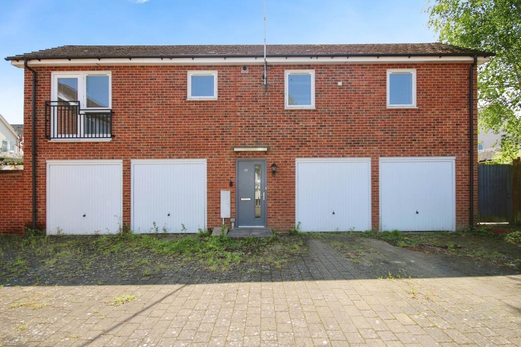 Beverley Road Bracknell Rg12 2 Bed Apartment To Rent £1 500 Pcm £