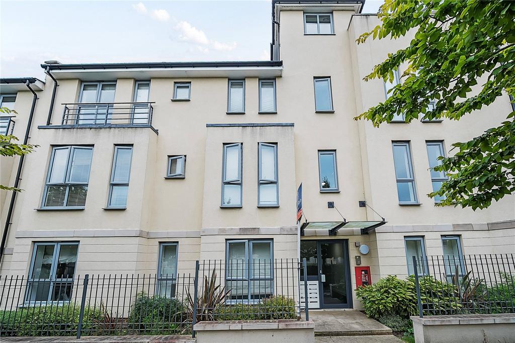 Springhead Parkway, Northfleet, Kent... 2 bed apartment - £265,000