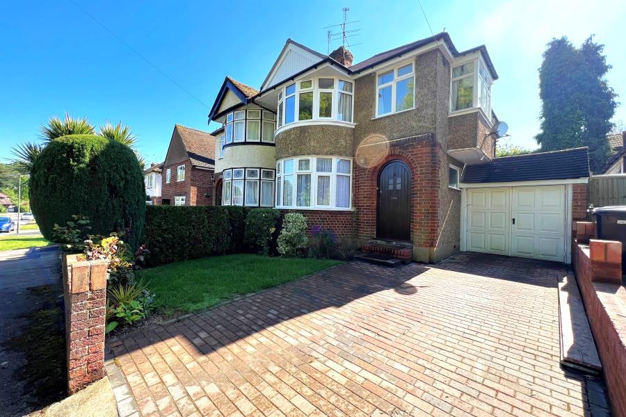 Cavendish Road, Woking GU22 3 bed semi-detached house - £2,200 pcm (£ ...
