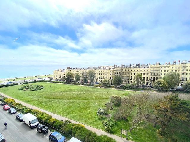 Brunswick Square, Hove BN3 1EH 2 bed apartment to rent - £1,950 pcm (£ ...