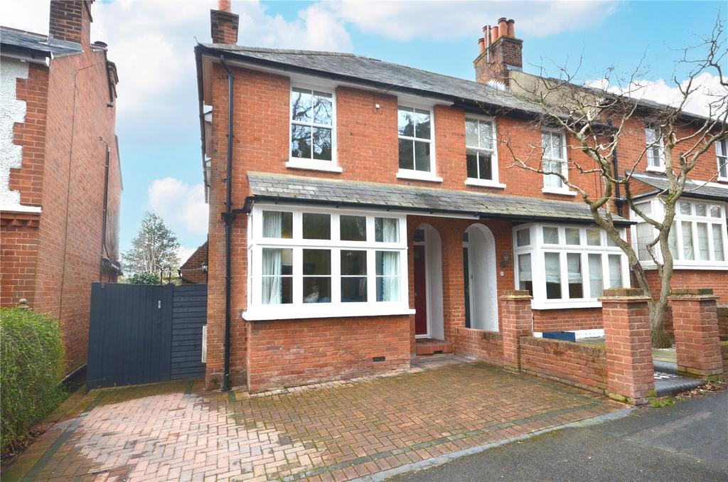 Sumner Road, Farnham, Surrey, GU9 3 bed end of terrace house - £775,000