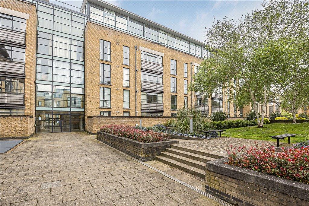 Town Meadow, Brentford, TW8 1 bed apartment - £1,900 pcm (£438 pw)