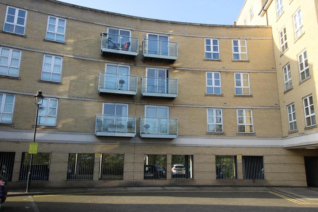 Rotary Way, Colchester CO3 2 bed apartment - £995 pcm (£230 pw)