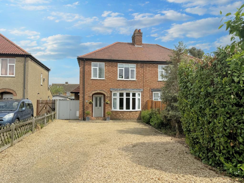 Lincoln Road, Peterborough, PE6 3 bed semi-detached house for sale - £ ...