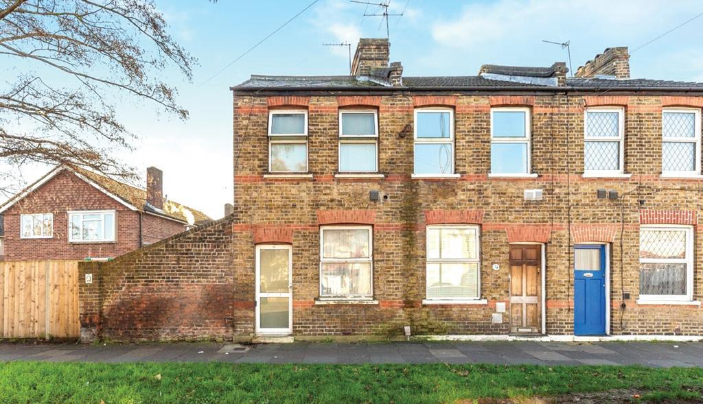 72 Upper Sutton Lane, Hounslow 2 bed end of terrace house - £200,000