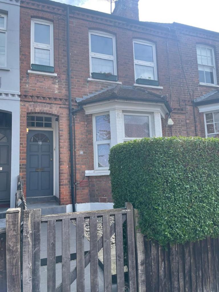 Crewys Road, London 2 bed flat - £450,000
