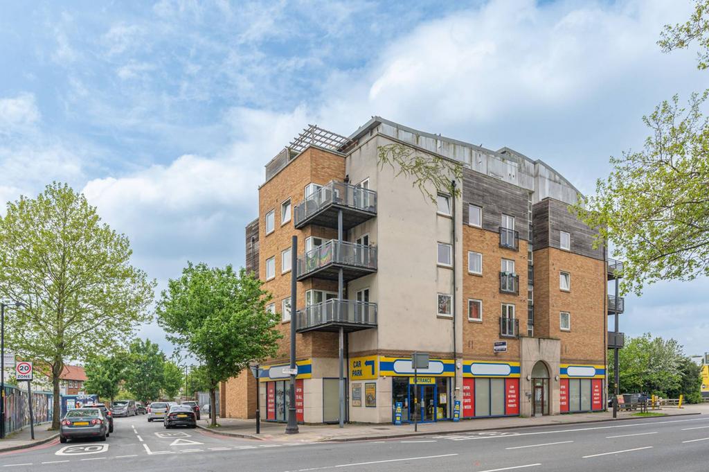 Old Kent Road, Peckham, London, SE15 1 bed flat - £1,900 pcm (£438 pw)
